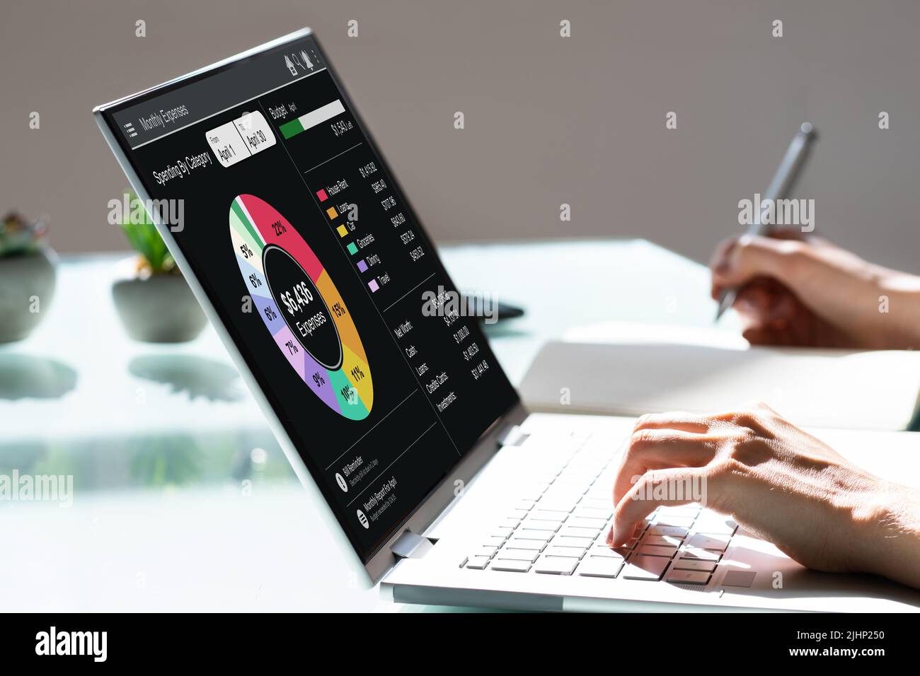 Expense tracking hi-res stock photography and images - Alamy