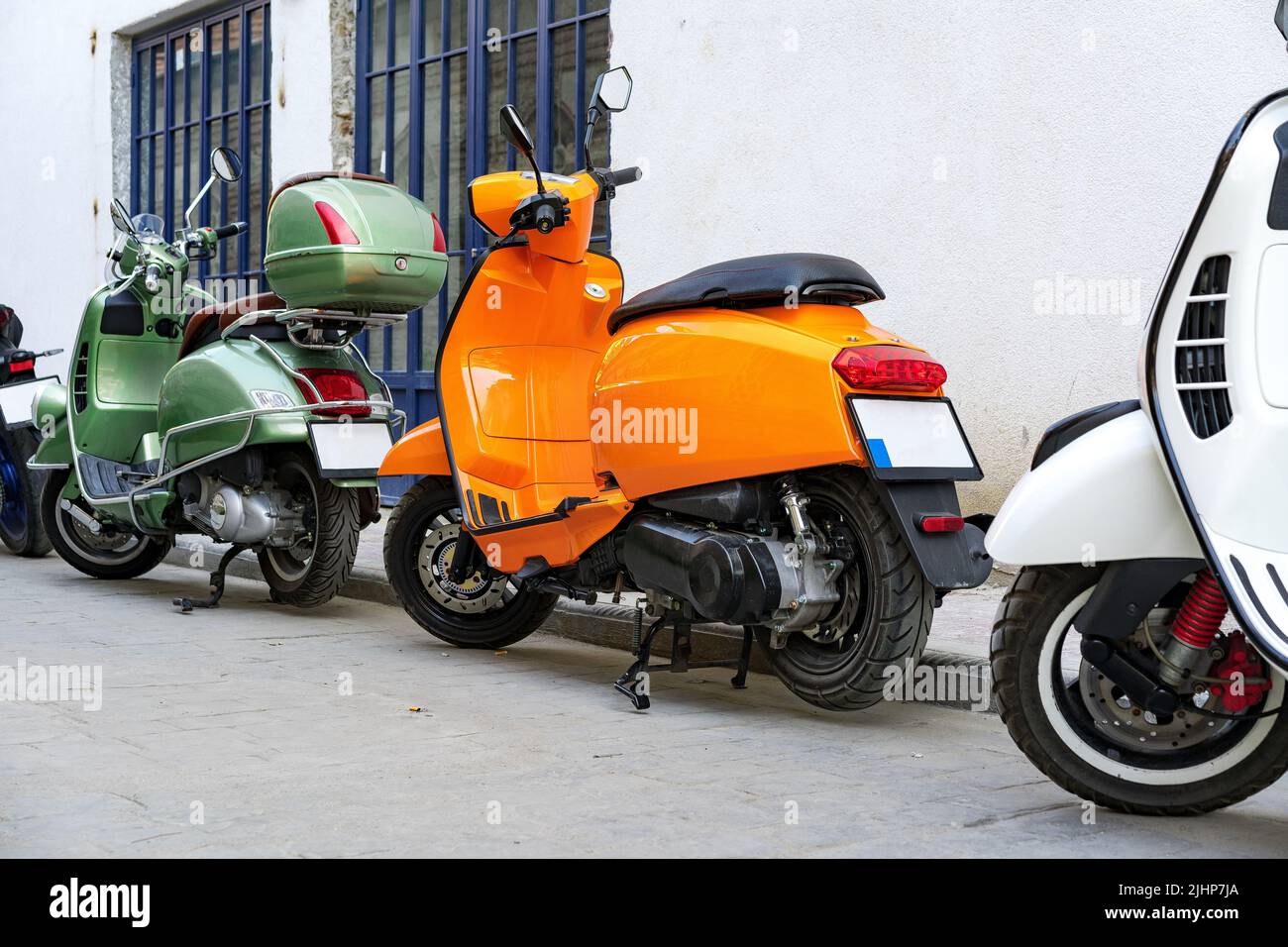 Mopeds and scooters in line hi-res stock photography and images - Alamy