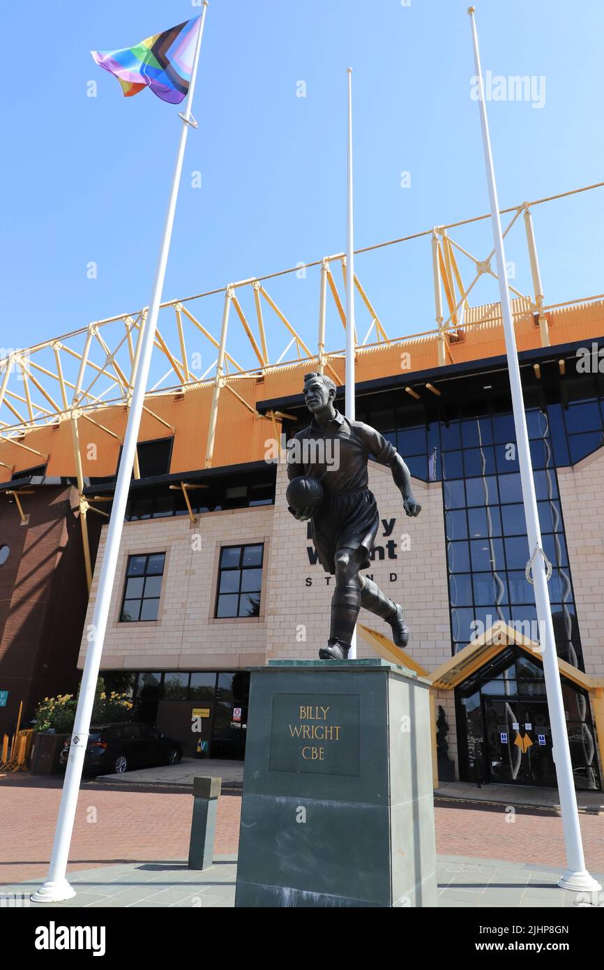 The Billy Wright statue outside of the Wolverhampton Wanderers stadium ...