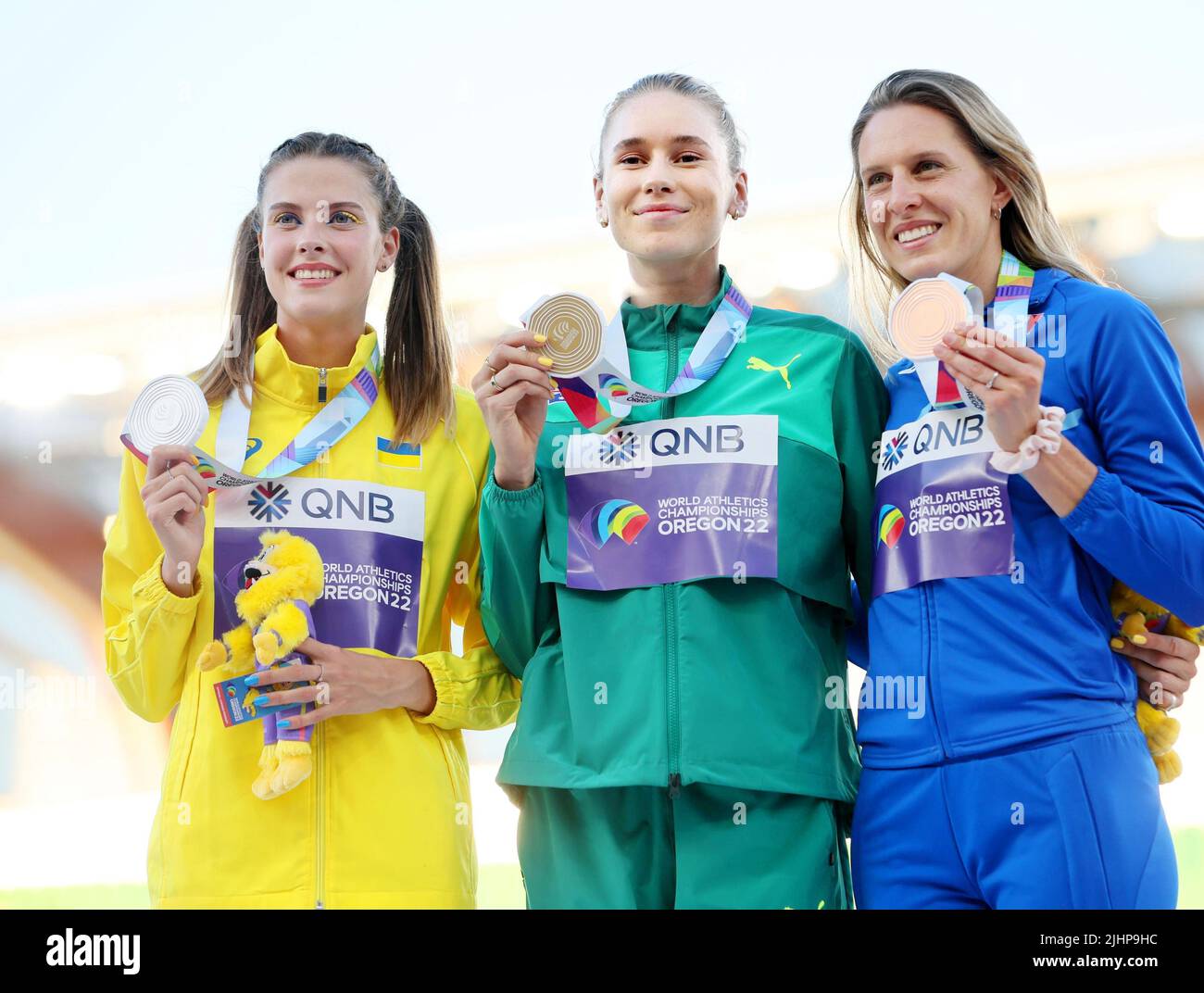 Eugene, Oregon, July 19, 2022. Australia's Eleanor Patterson (C) poses ...