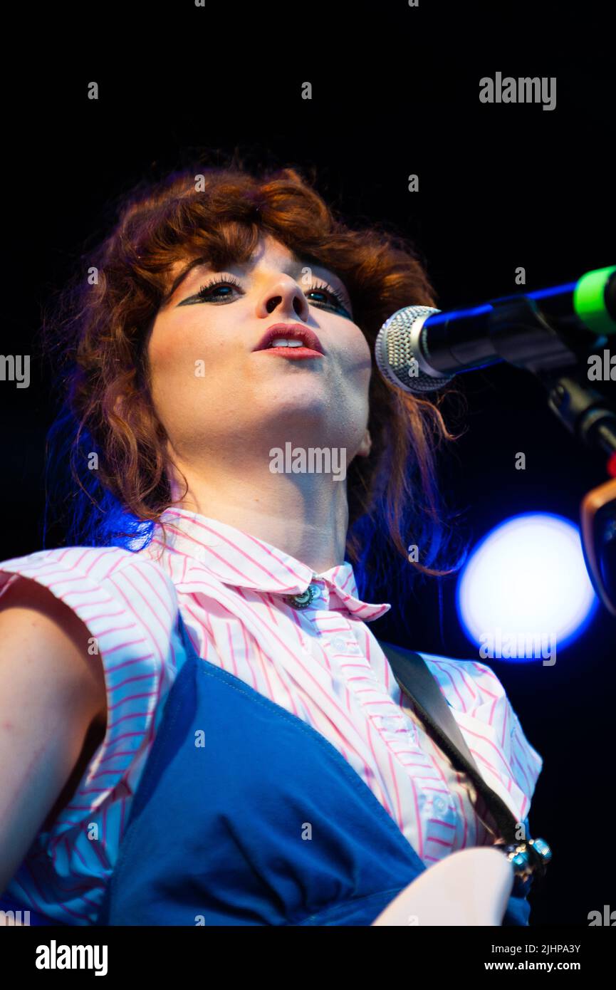 Chi e mille la cantante hi-res stock photography and images - Alamy