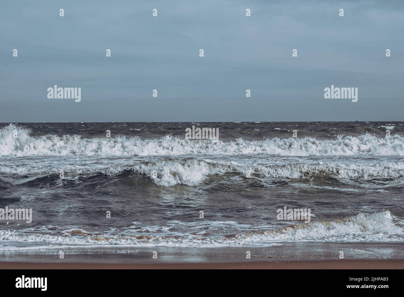 Ocean storm waves dramatically crashing splashing. Sky horizon line ...