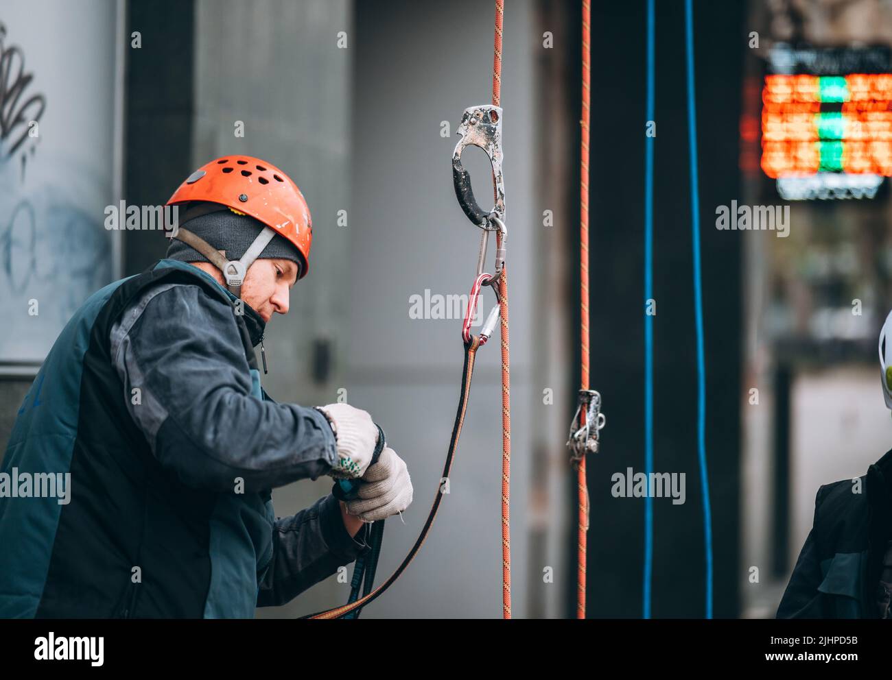 Worker climber preparing for work at height Stock Photo - Alamy