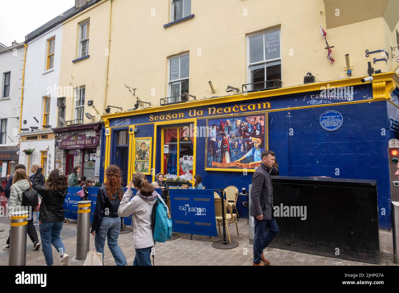 Pub galway hi-res stock photography and images - Alamy
