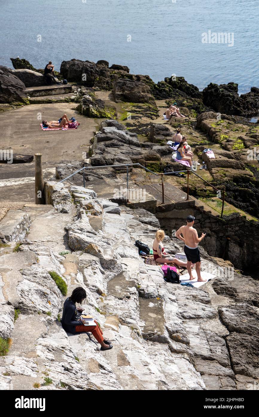 sunbathers on the rocks at Plymouth Hoe Stock Photo - Alamy