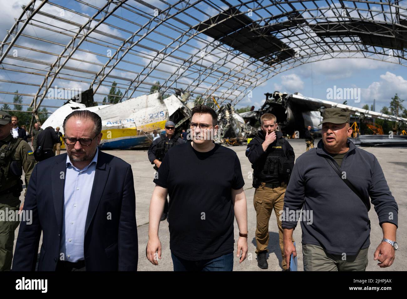 Largest ukrainian transport plane antonov an 225 mriya hi-res stock ...