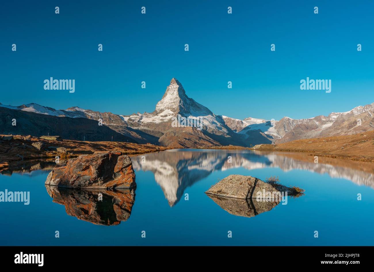Panoramic morning view of Lake Stellisee with the Matterhorn Cervino ...