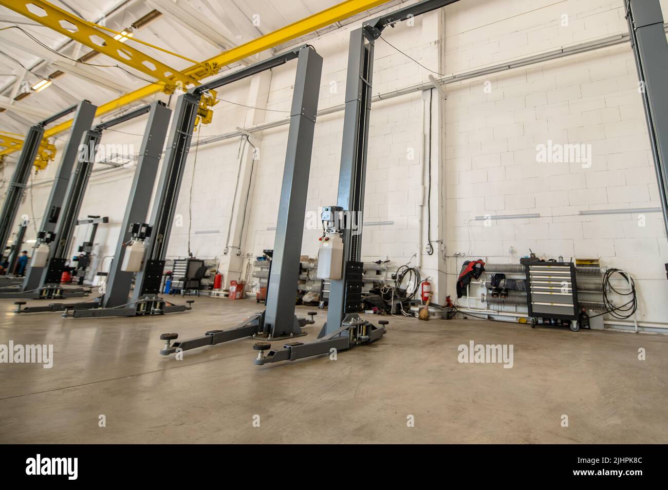 Premises with devices in car workshop Stock Photo - Alamy