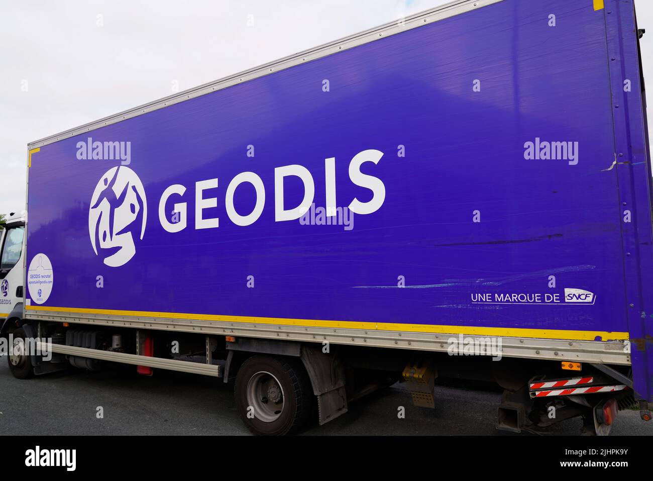 Bordeaux , Aquitaine France - 07 04 2022 : Geodis logo brand and text ...
