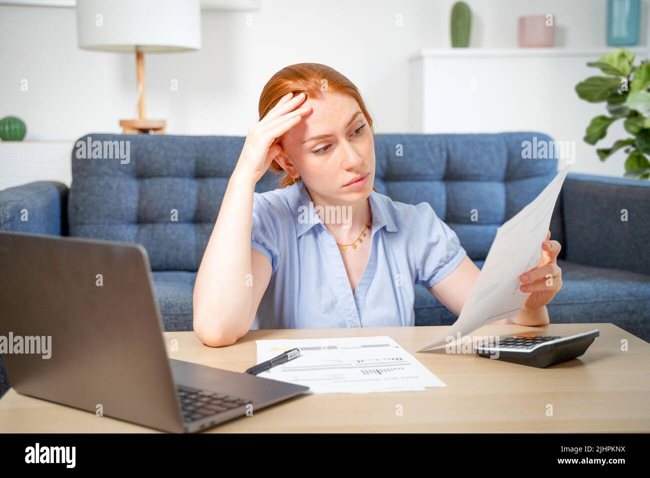 Calculating invoice hi-res stock photography and images - Alamy