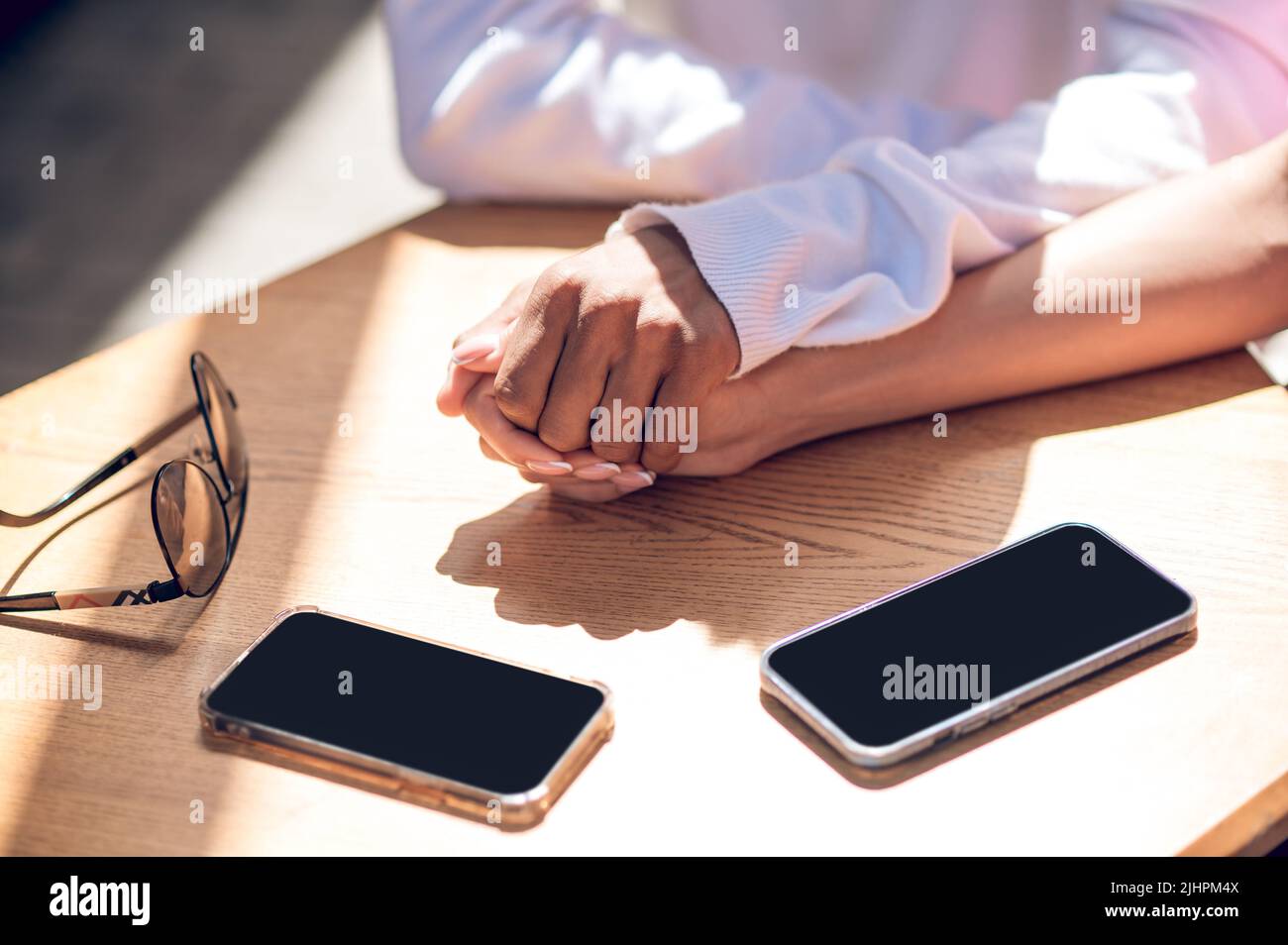 Linked arms hi-res stock photography and images - Alamy