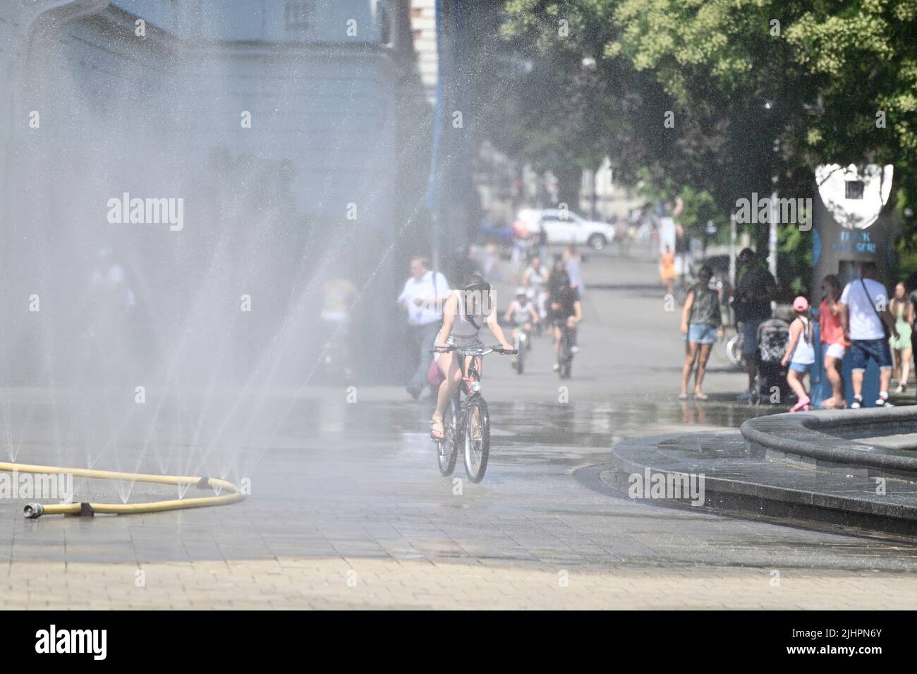 Vienna, Austria. 20th July, 2022. Heat wave in Vienna. Up to 37 degrees ...