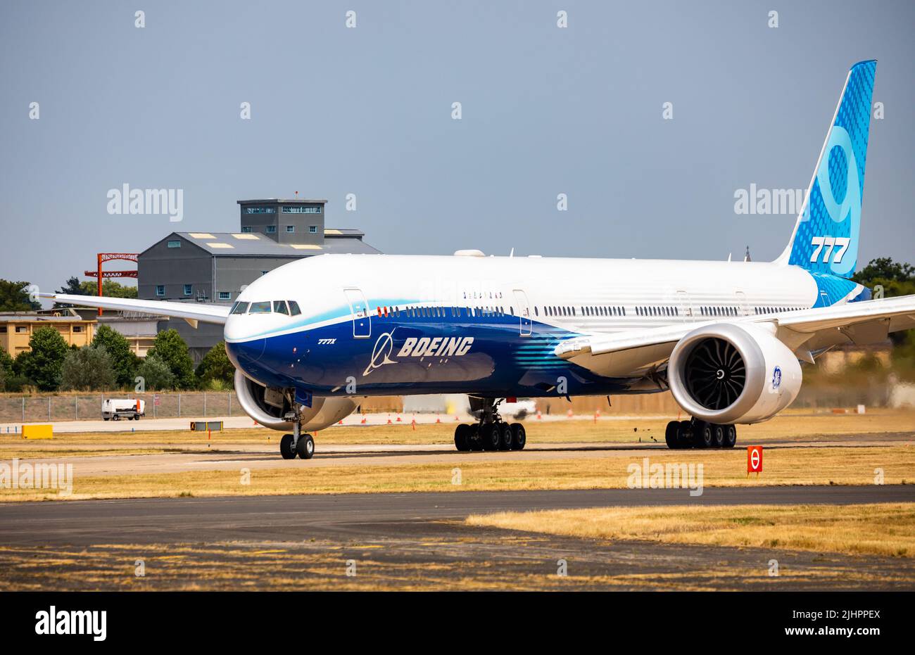 777x tail fin hi-res stock photography and images - Alamy