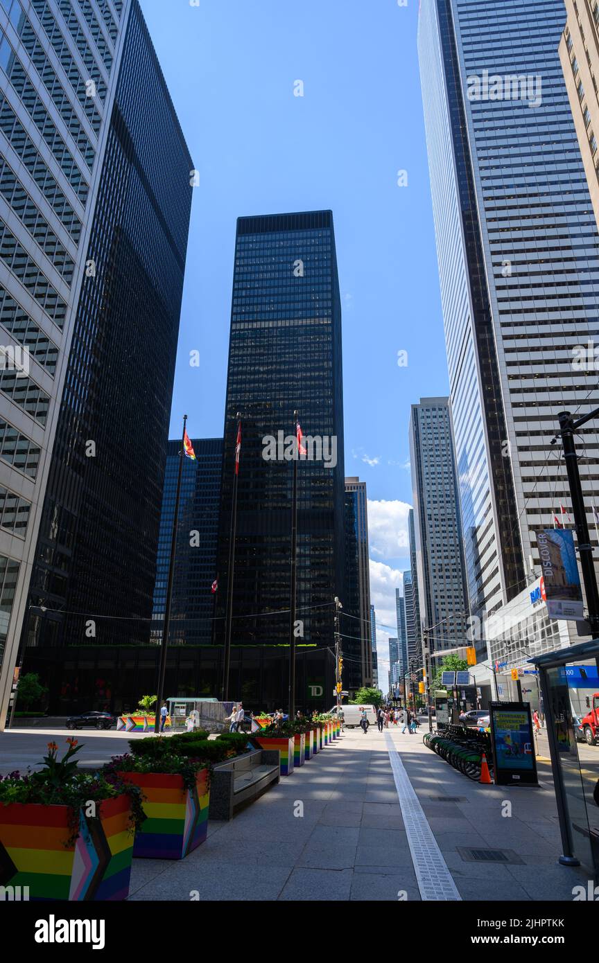 Glass skyscrapers street view hi-res stock photography and images - Alamy