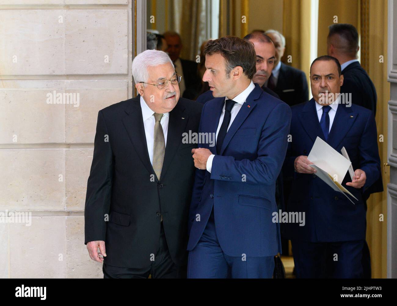 Palestinian President Mahmoud Abbas and his French counterpart Emmanuel ...