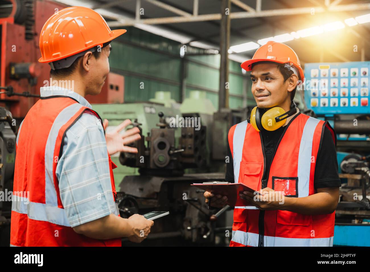 Team talk hi-res stock photography and images - Alamy