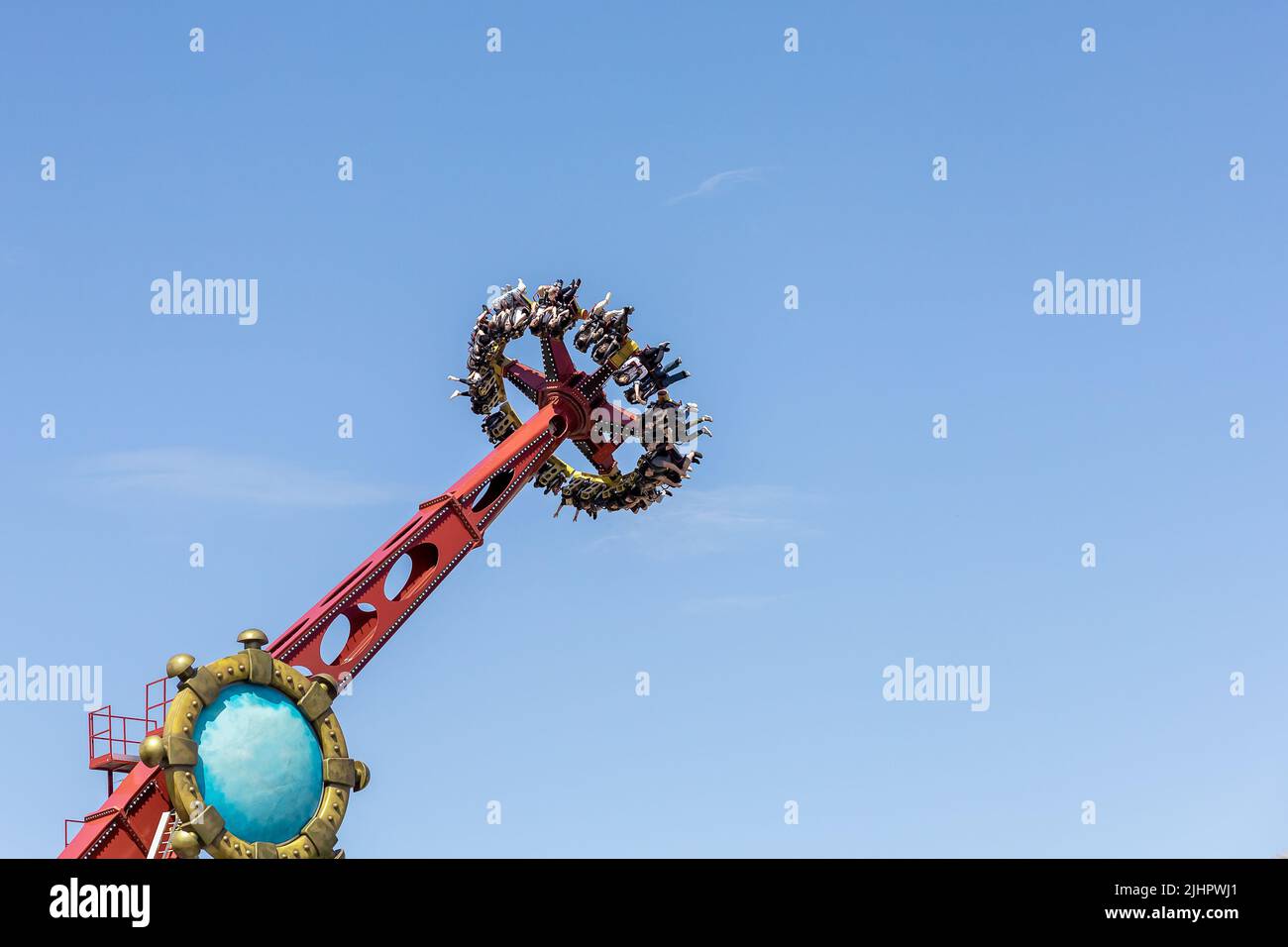Giant swing ride spinning rotating hi-res stock photography and images ...