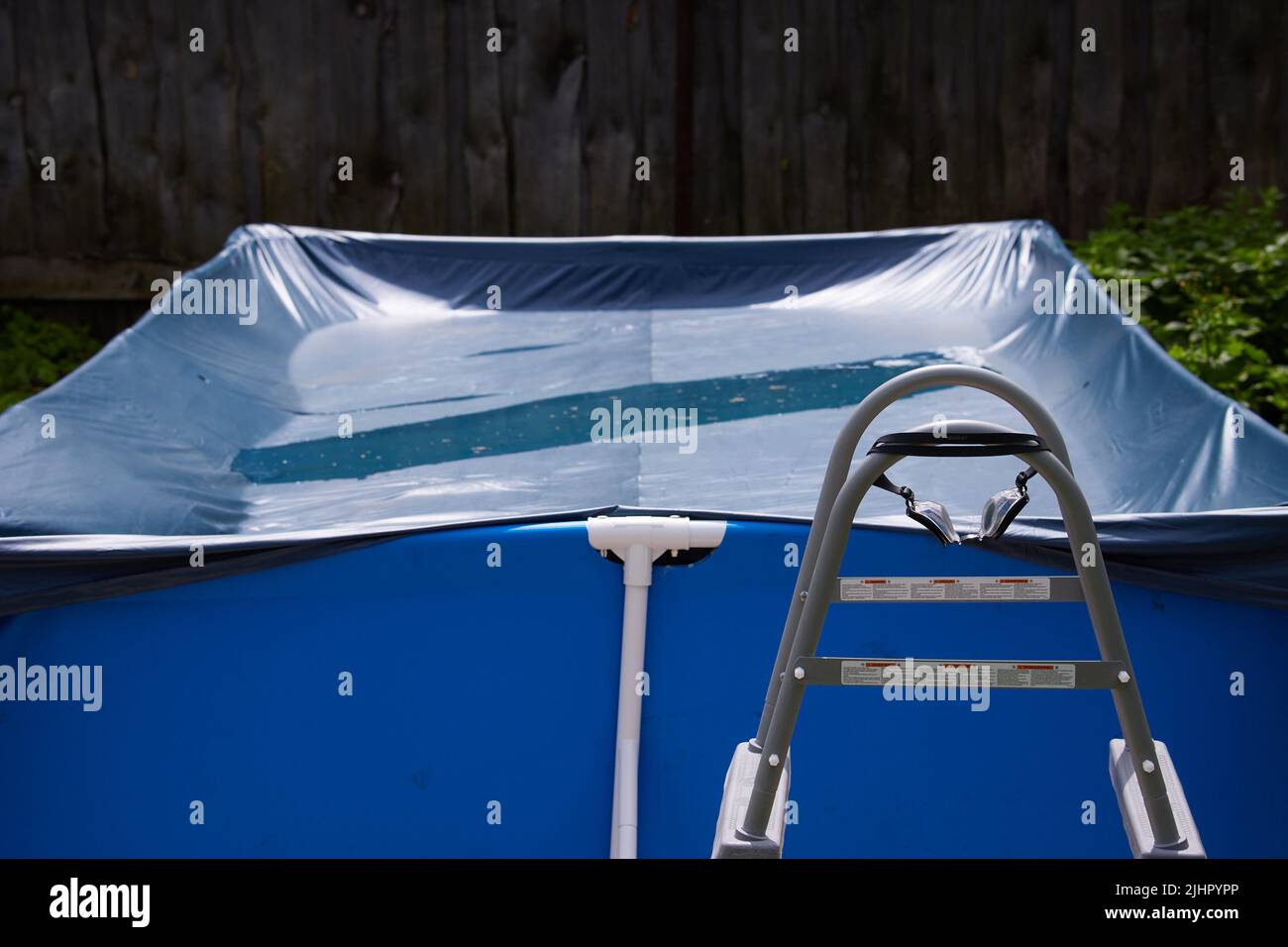 Plastic swimming pool garden hi-res stock photography and images - Alamy