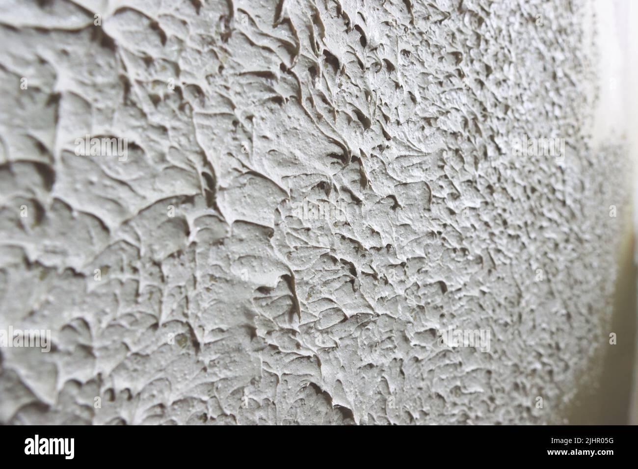 applying structural plaster to drywall, repairing the interior yourself ...