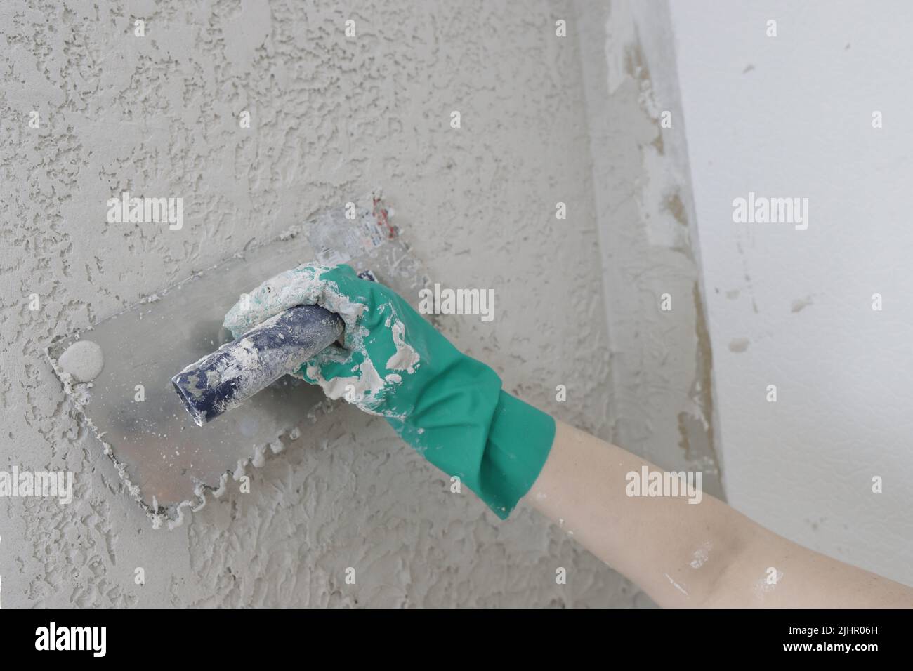 applying structural plaster to drywall, repairing the interior yourself ...