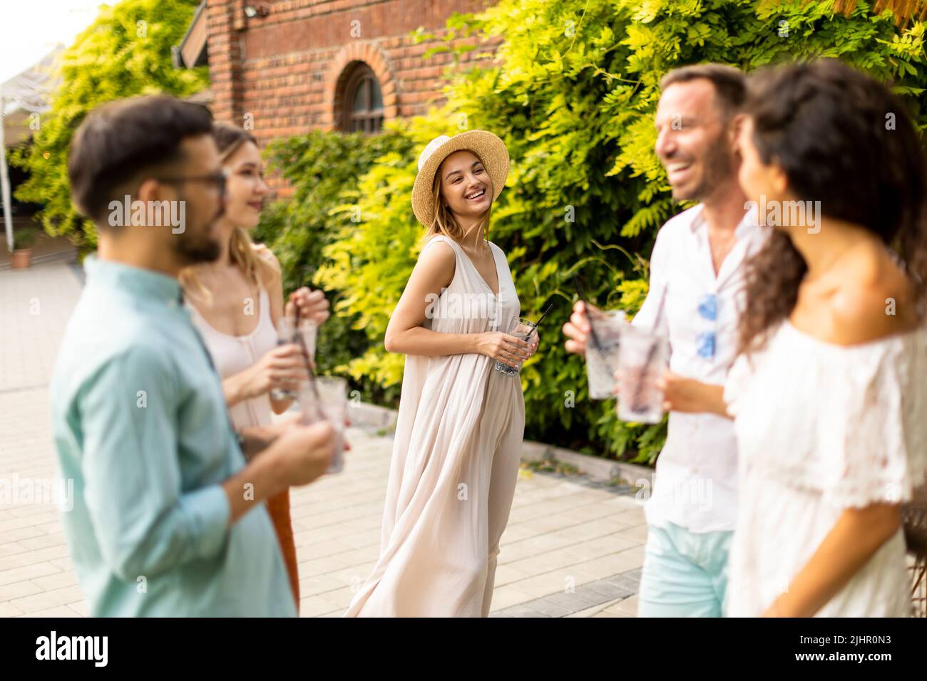 Happy people outdoors hi-res stock photography and images - Alamy