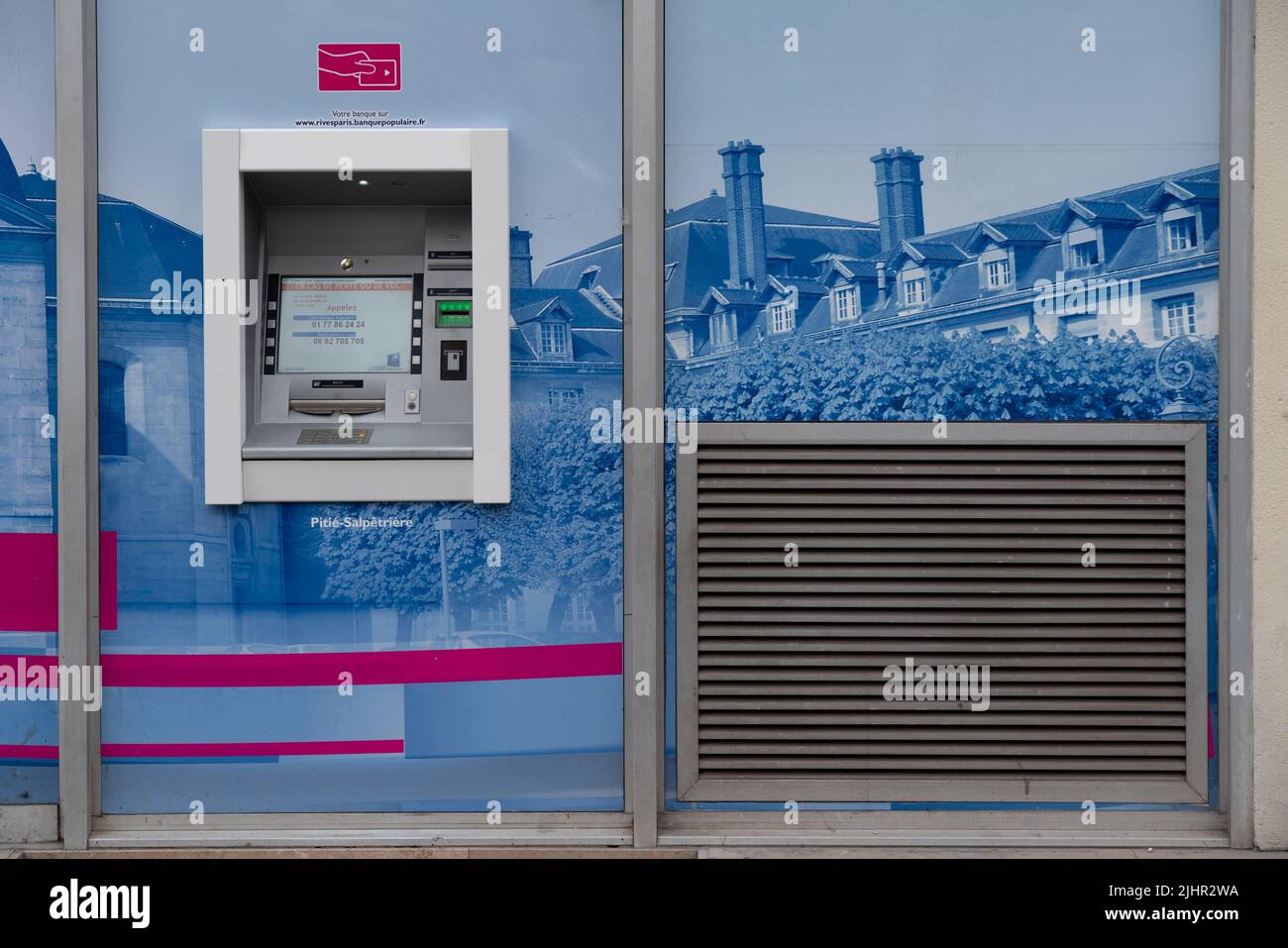 Bank branch paris hi-res stock photography and images - Alamy