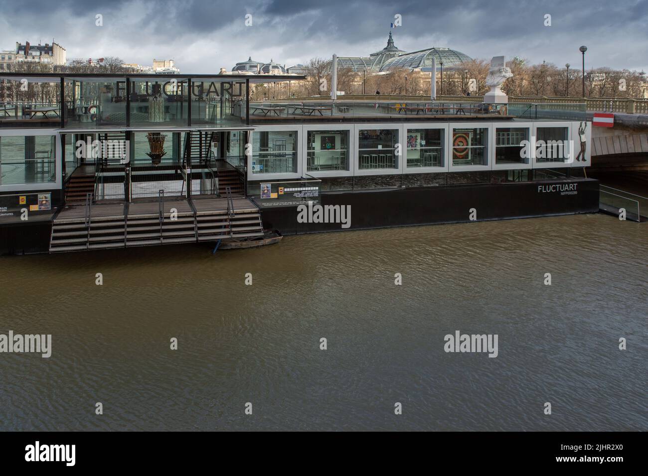 France, Ile de France region, Paris 7th arrondissement, the Seine ...