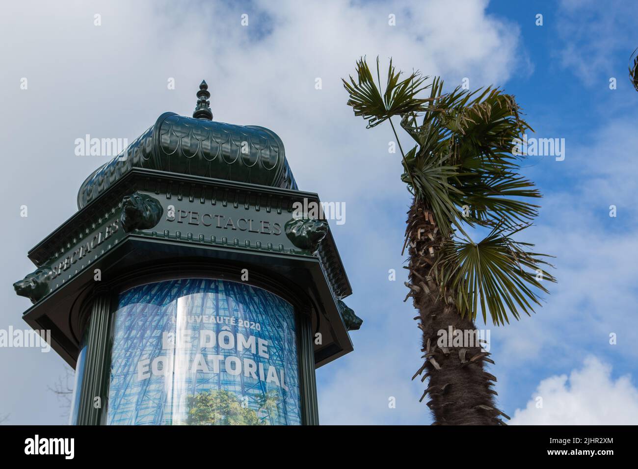 Paris poster column hi-res stock photography and images - Alamy