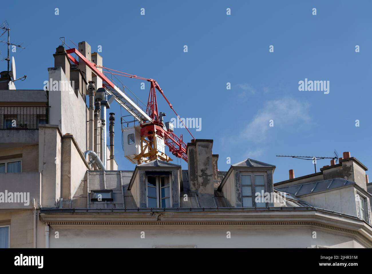 Paris roof architecture detail hi-res stock photography and images - Alamy