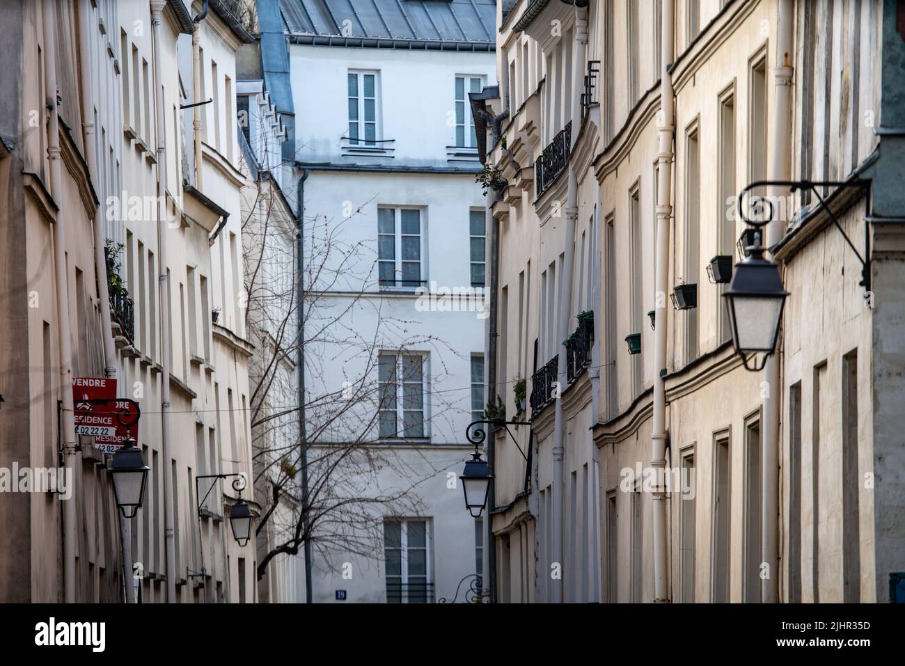 Façades paris hi-res stock photography and images - Alamy