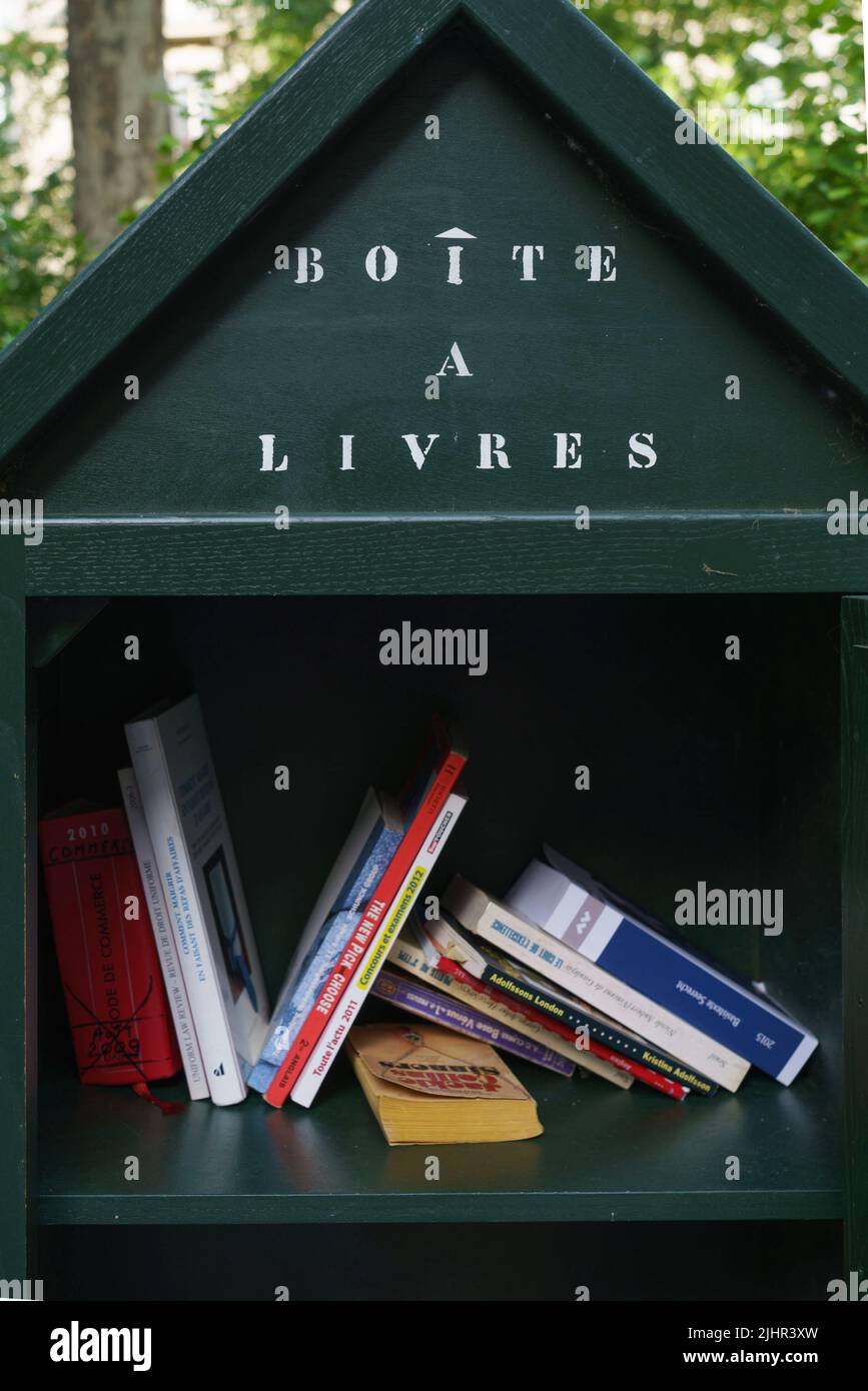Book sharing box hi-res stock photography and images - Alamy