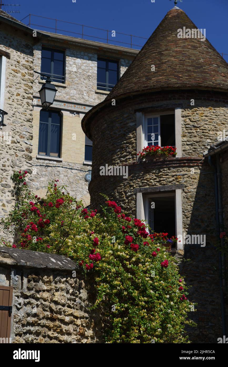 France, Ile de France region, Yvelines, Montfort l'Amaury, old street ...