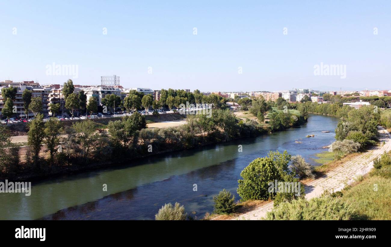 Roma, Fiume Tevere in magra estiva e non in secca , ponte Marconi San ...