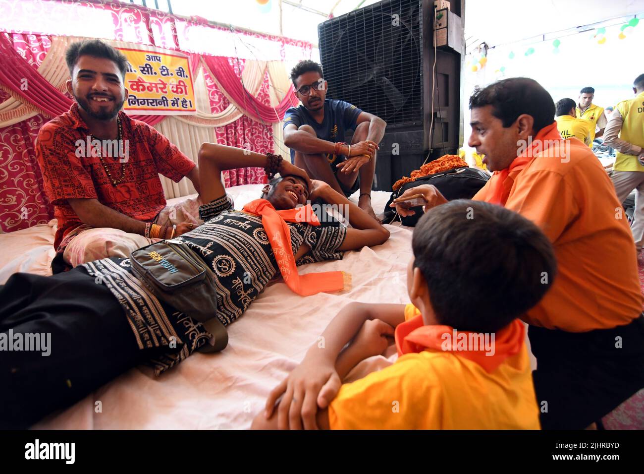 Delhi, Delhi, India. 20th July, 2022. Kawariya resting in transit camp ...