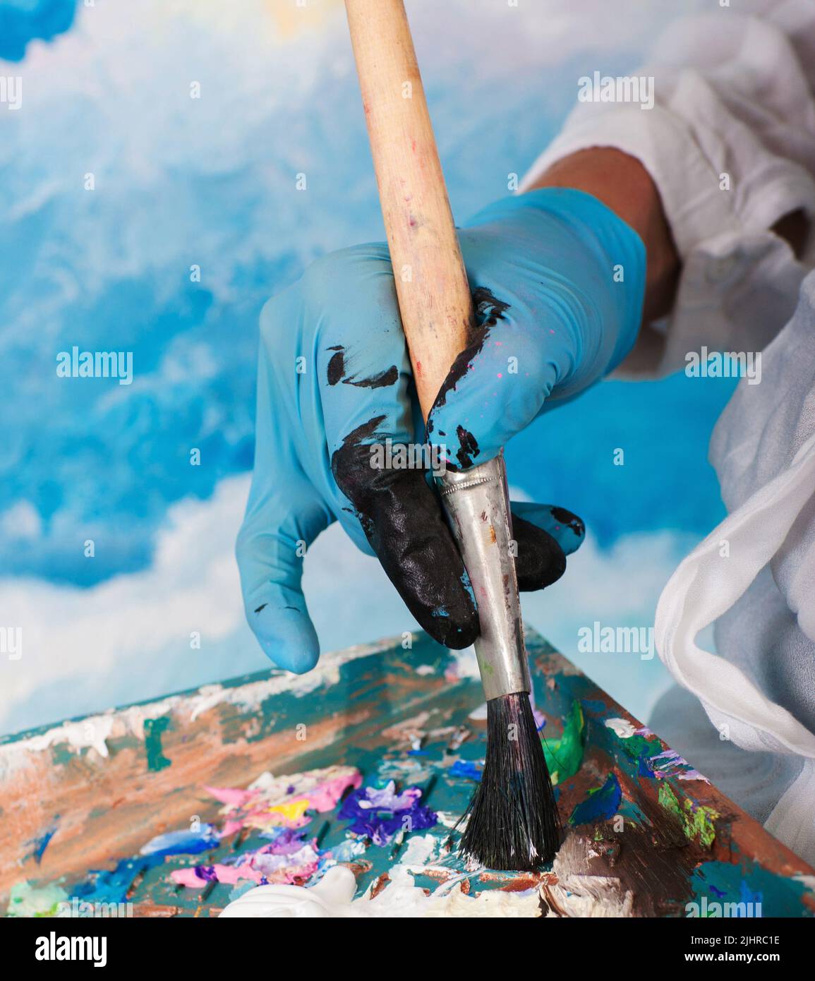 Mixing colors hi-res stock photography and images - Alamy