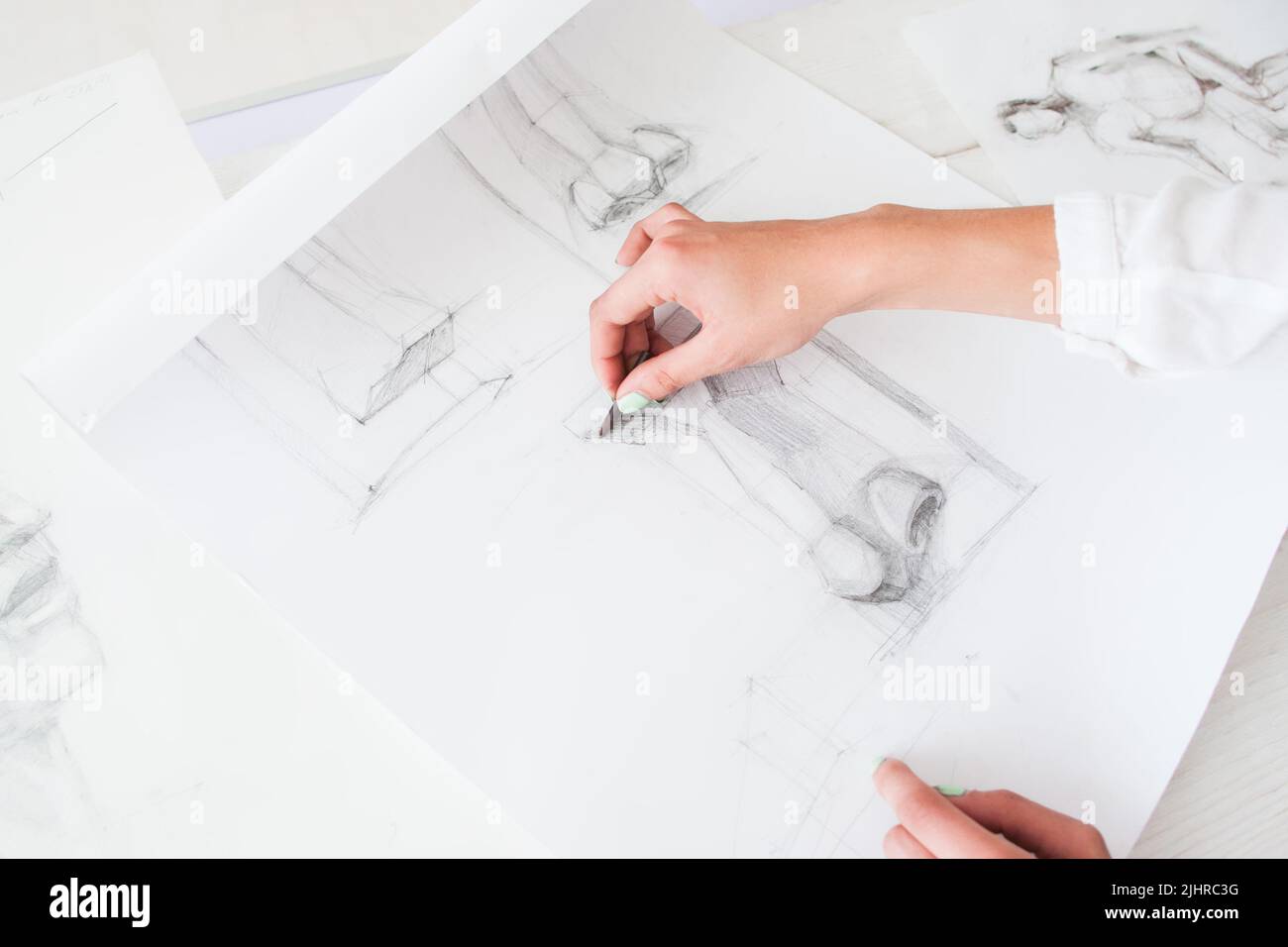 Artist draw drawing sketching hi-res stock photography and images - Alamy