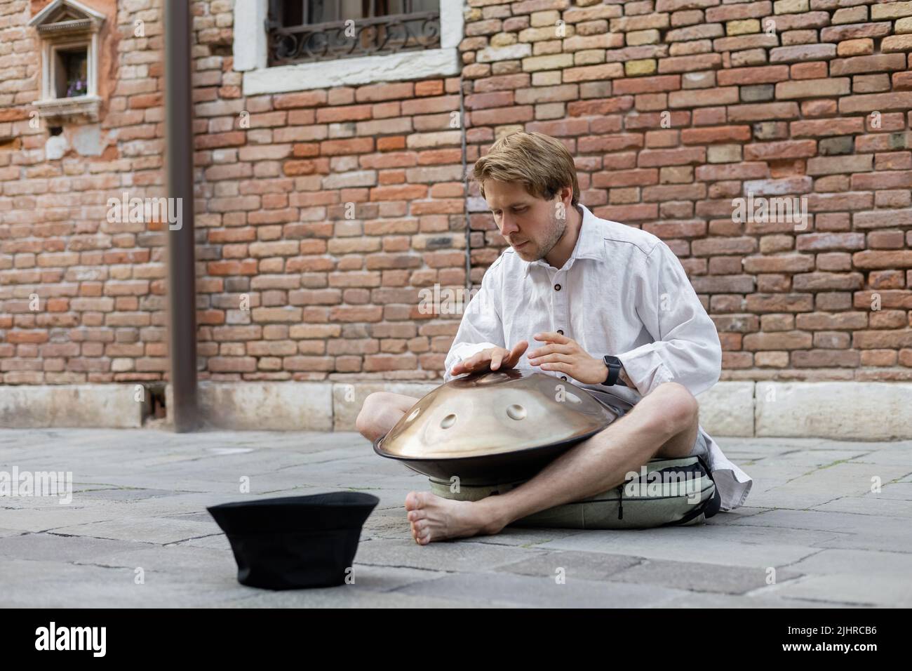 Handpan hang hi-res stock photography and images - Alamy