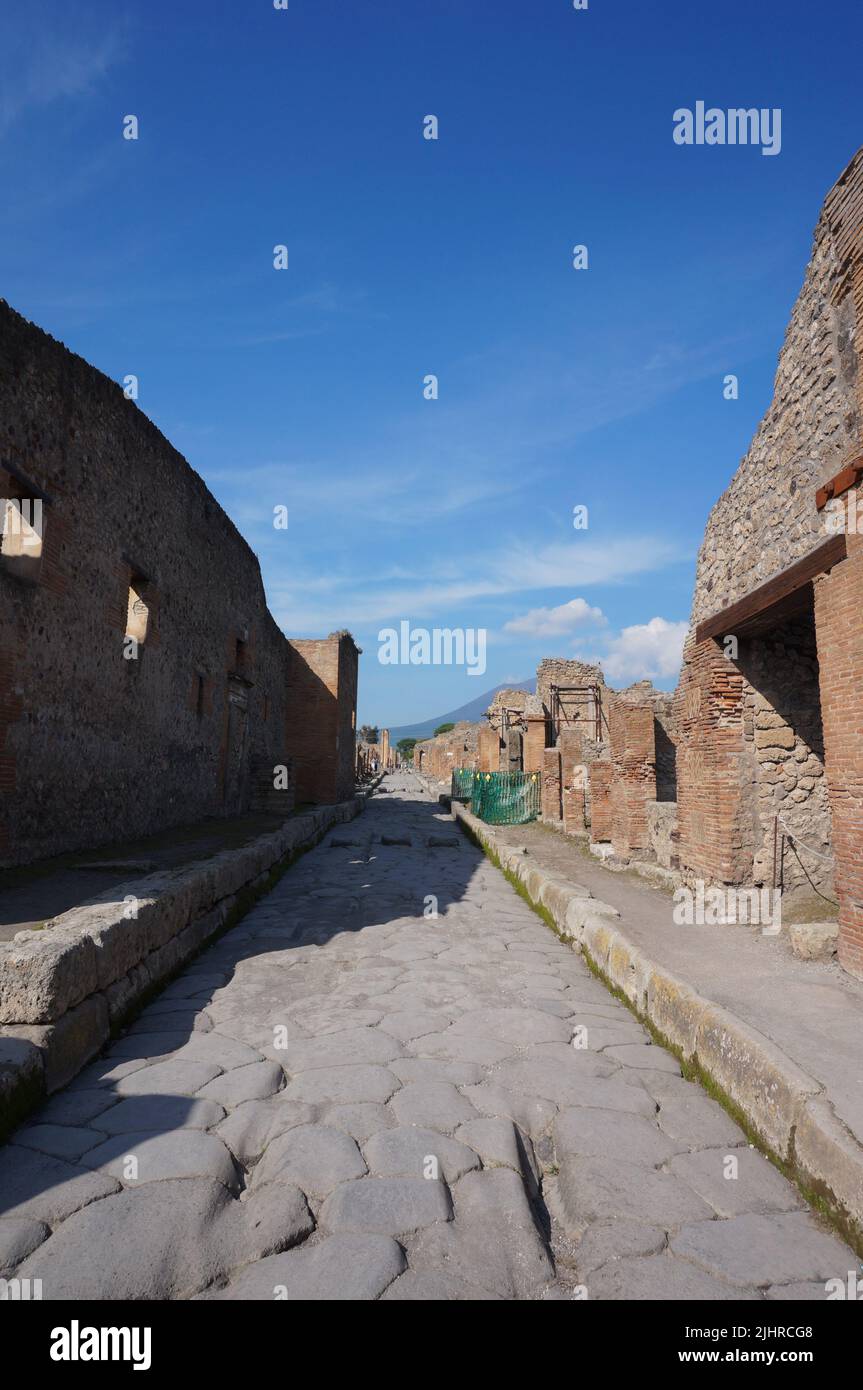 Stone road, Pompeii, Italy Stock Photo - Alamy