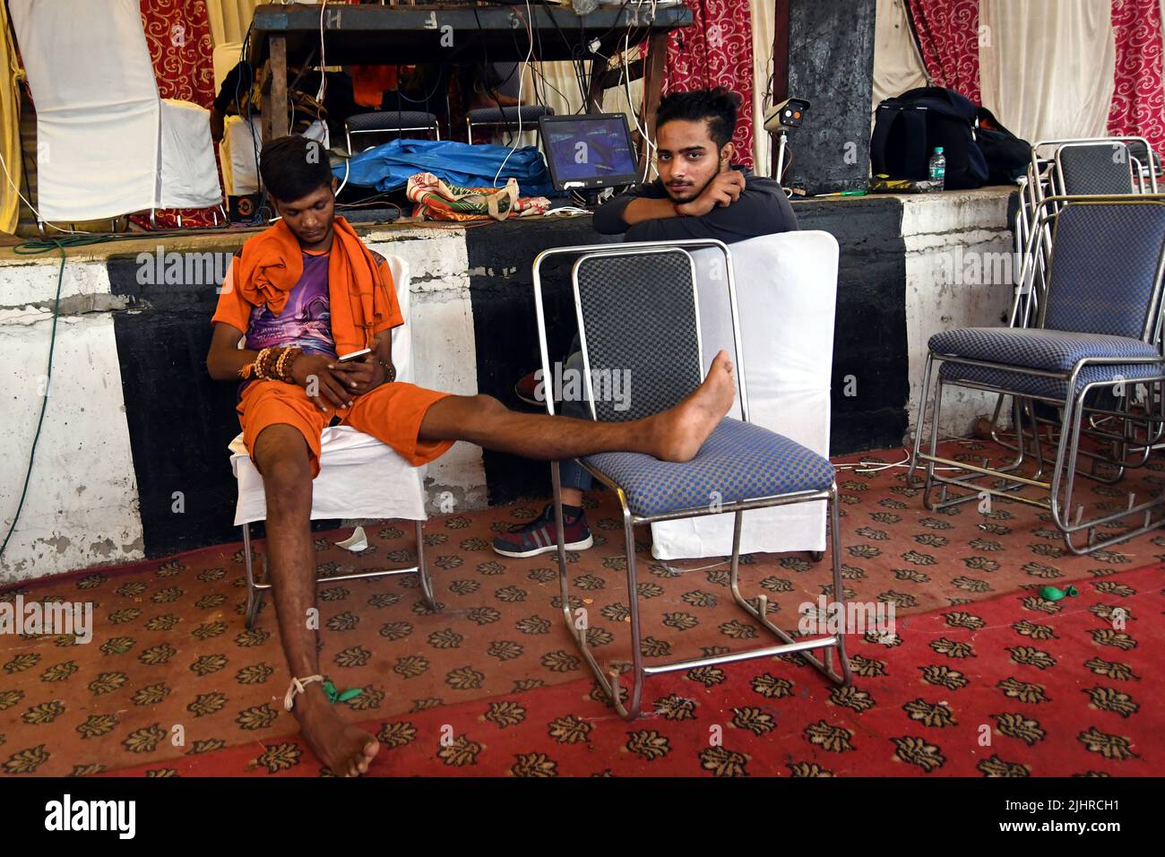 Delhi, Delhi, India. 20th July, 2022. Kawariya resting in transit camp ...