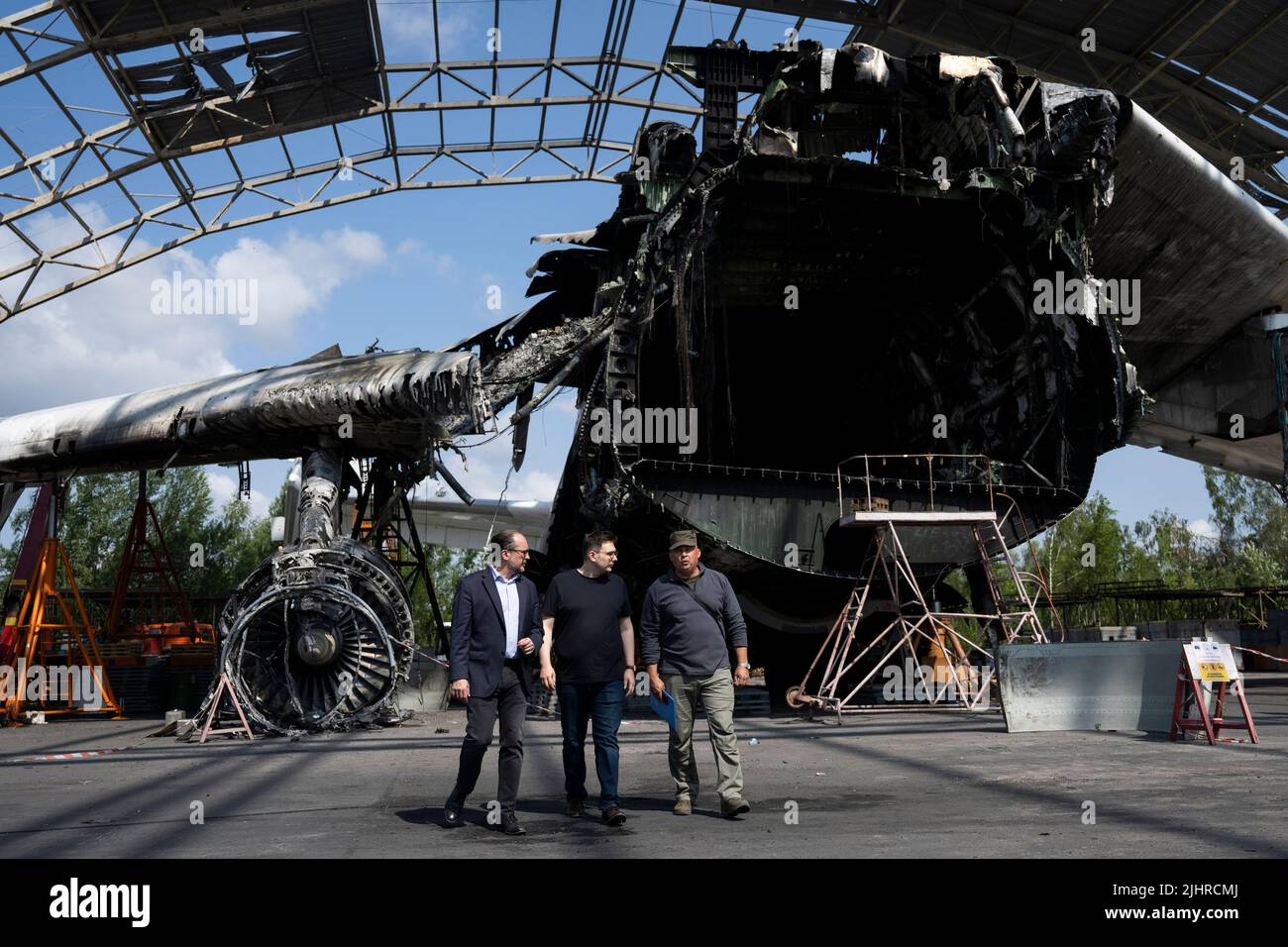 Largest ukrainian transport plane antonov an 225 mriya hi-res stock ...