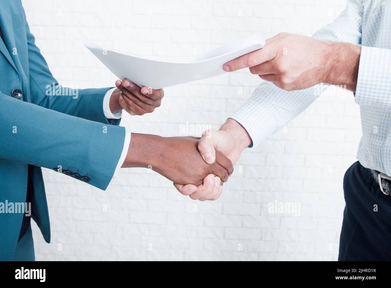 Signing hands hi-res stock photography and images - Alamy