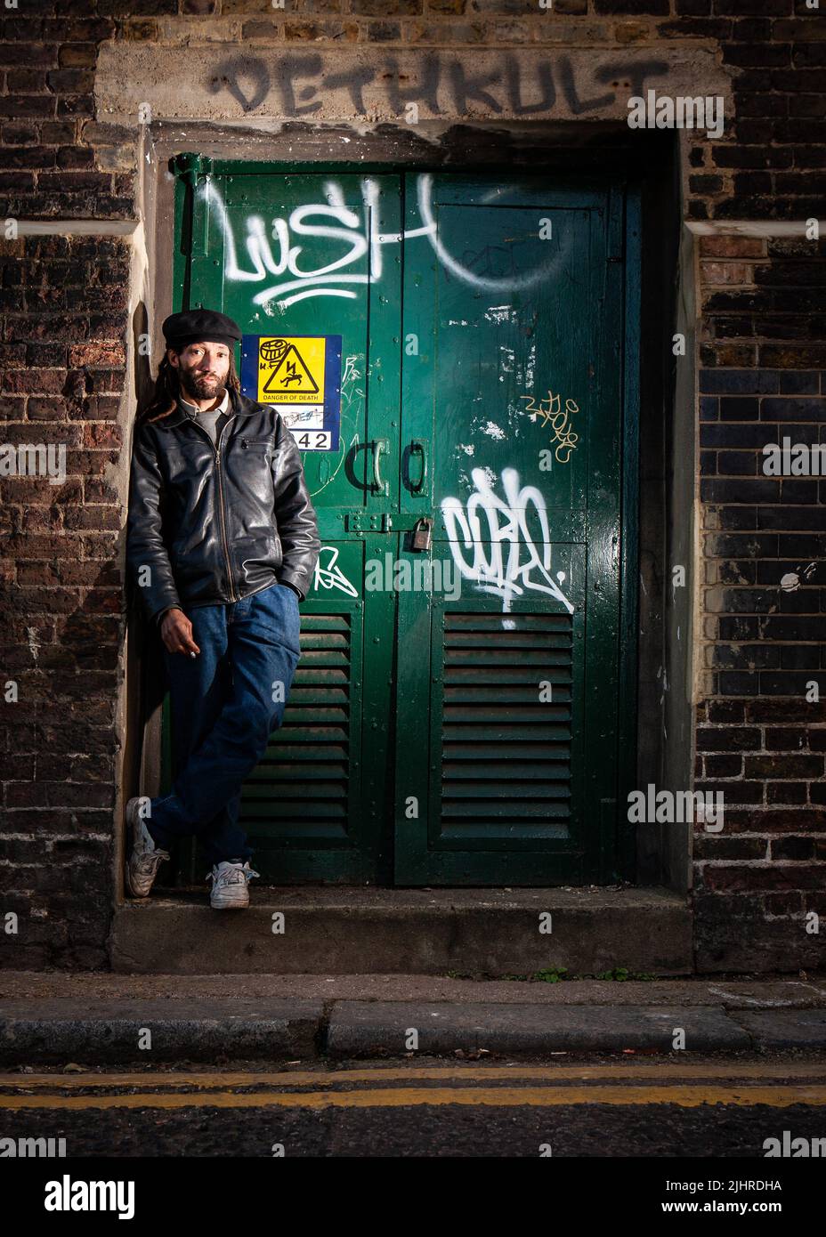 Homeless standing in street london hi-res stock photography and images ...
