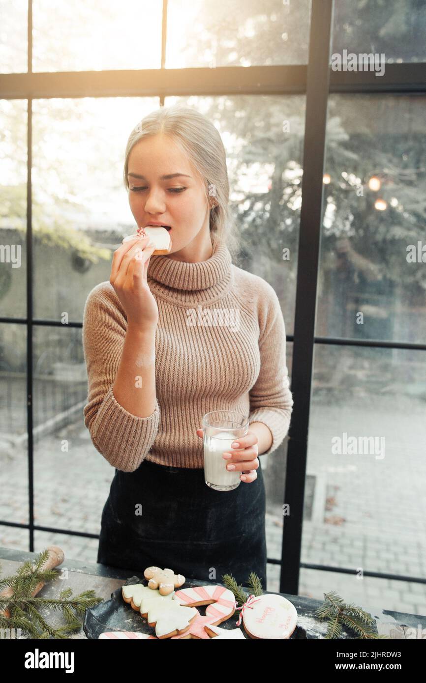 Gingerbread relaxing hi-res stock photography and images - Alamy