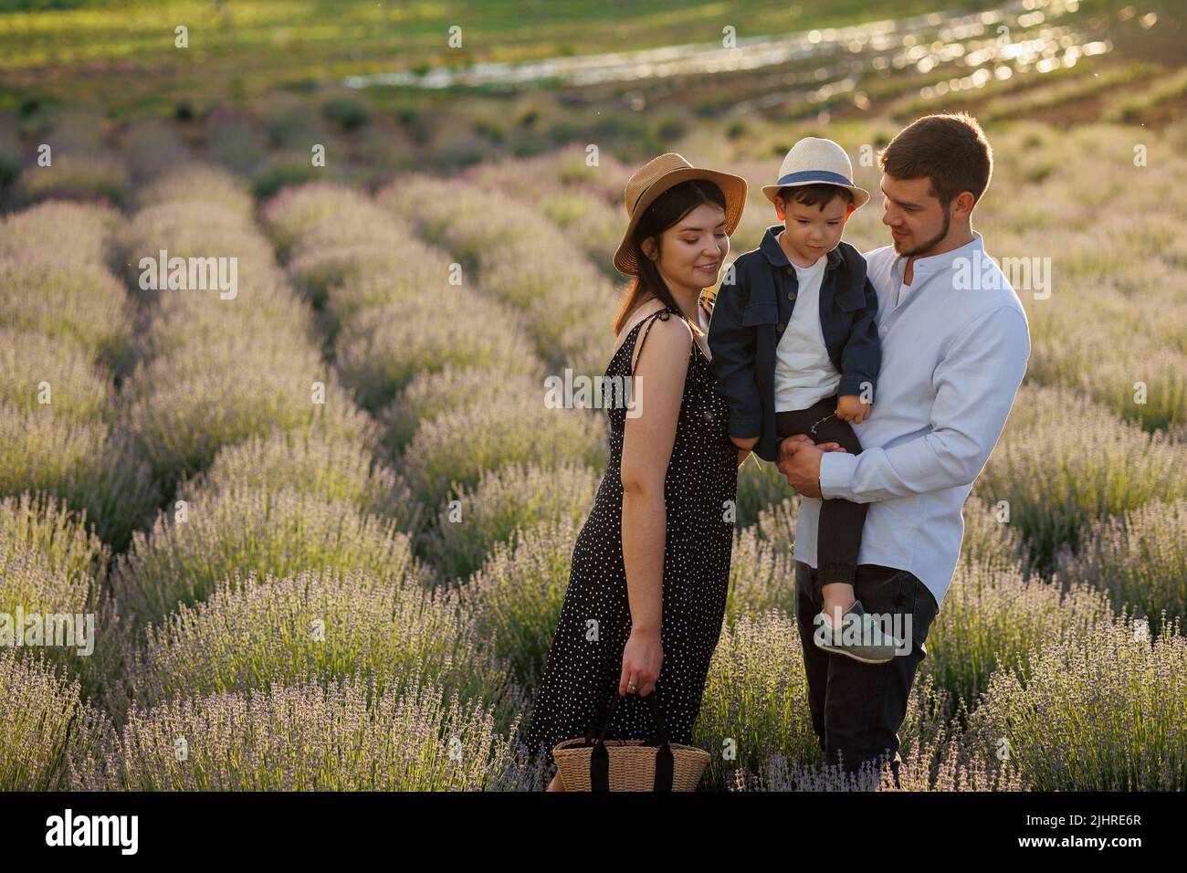 Family in the field hi-res stock photography and images - Alamy