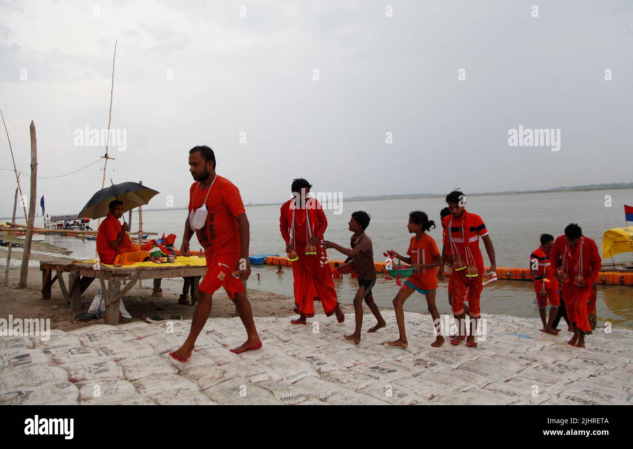 Prayagraj, India. 20/07/2022, Hindu devotees of Lord Shiva 'Kanwariya ...