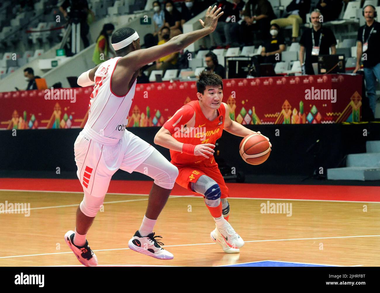 Jakarta, Indonesia. 20th July, 2022. Sun Minghui (R) of China breaks ...