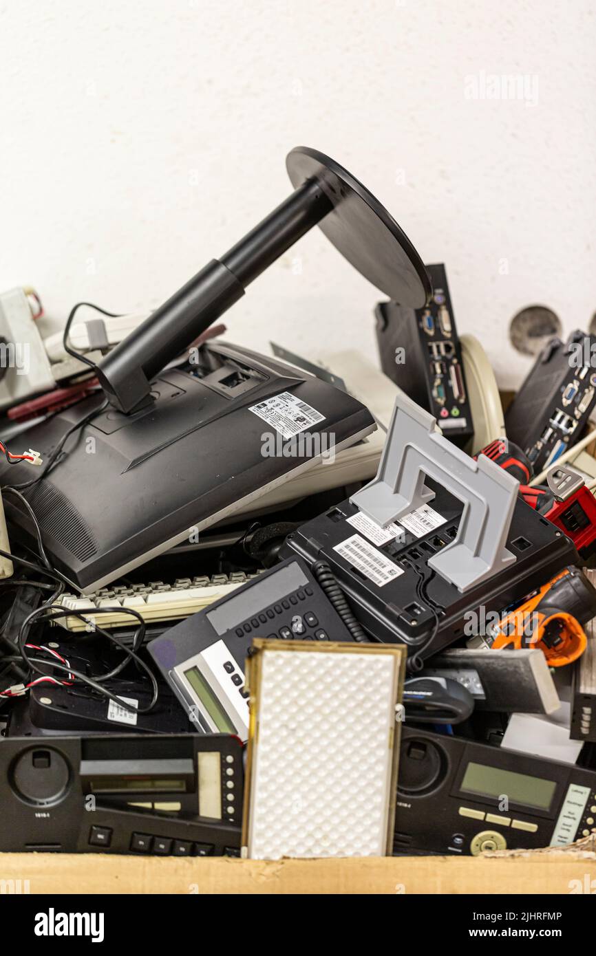 Electronic scrap hi-res stock photography and images - Alamy