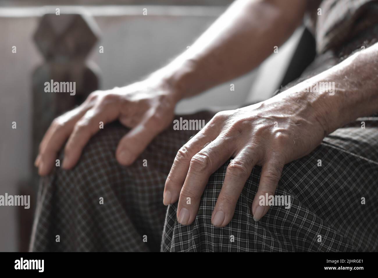 Hand of Southeast Asian elder man. Concept of rheumatoid arthritis ...