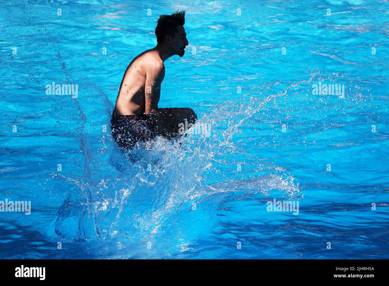 Hamburg, Germany. 20th July, 2022. A man jumps into a pool at the Kaifu ...