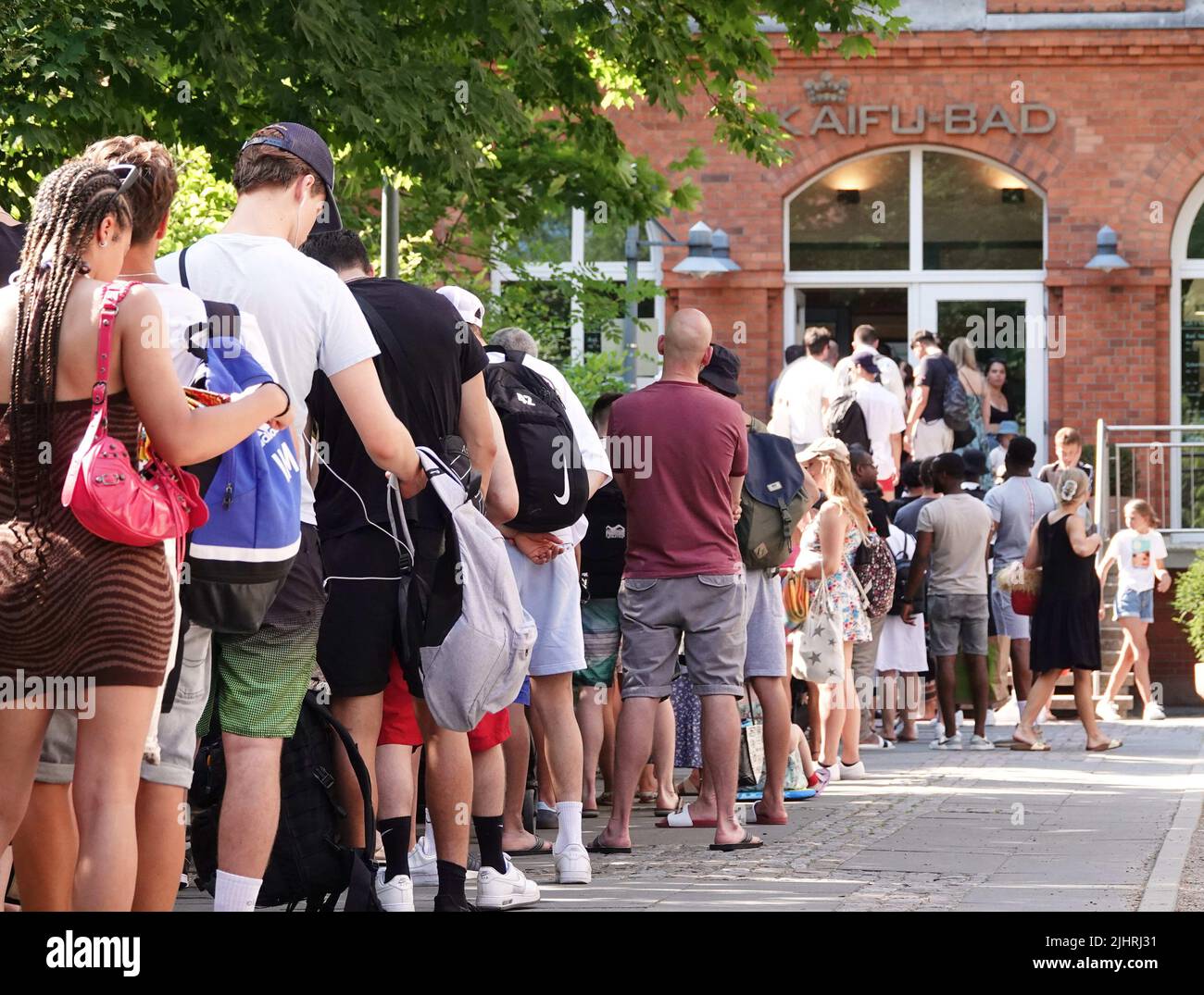 Hamburg, Germany. 20th July, 2022. People line up in front of an ...
